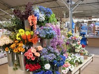 Longacres Garden Centre in Shepperton, Surrey TW17 0RQ